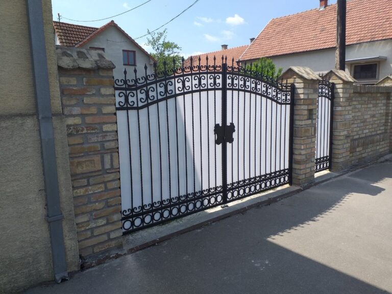 Modern vs. Traditional: Which Front Gate Style Suits Your Home? - Owlgen
